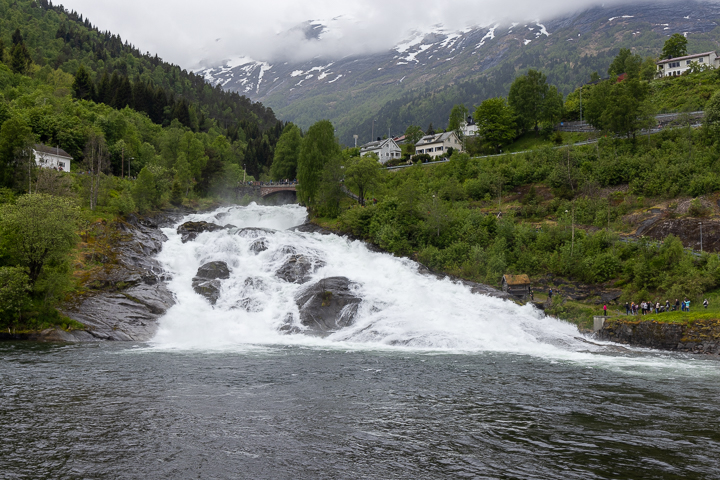 Fjords in June on P&O Iona: Hellesylt and Geiranger Fjord - Ian Hardacre